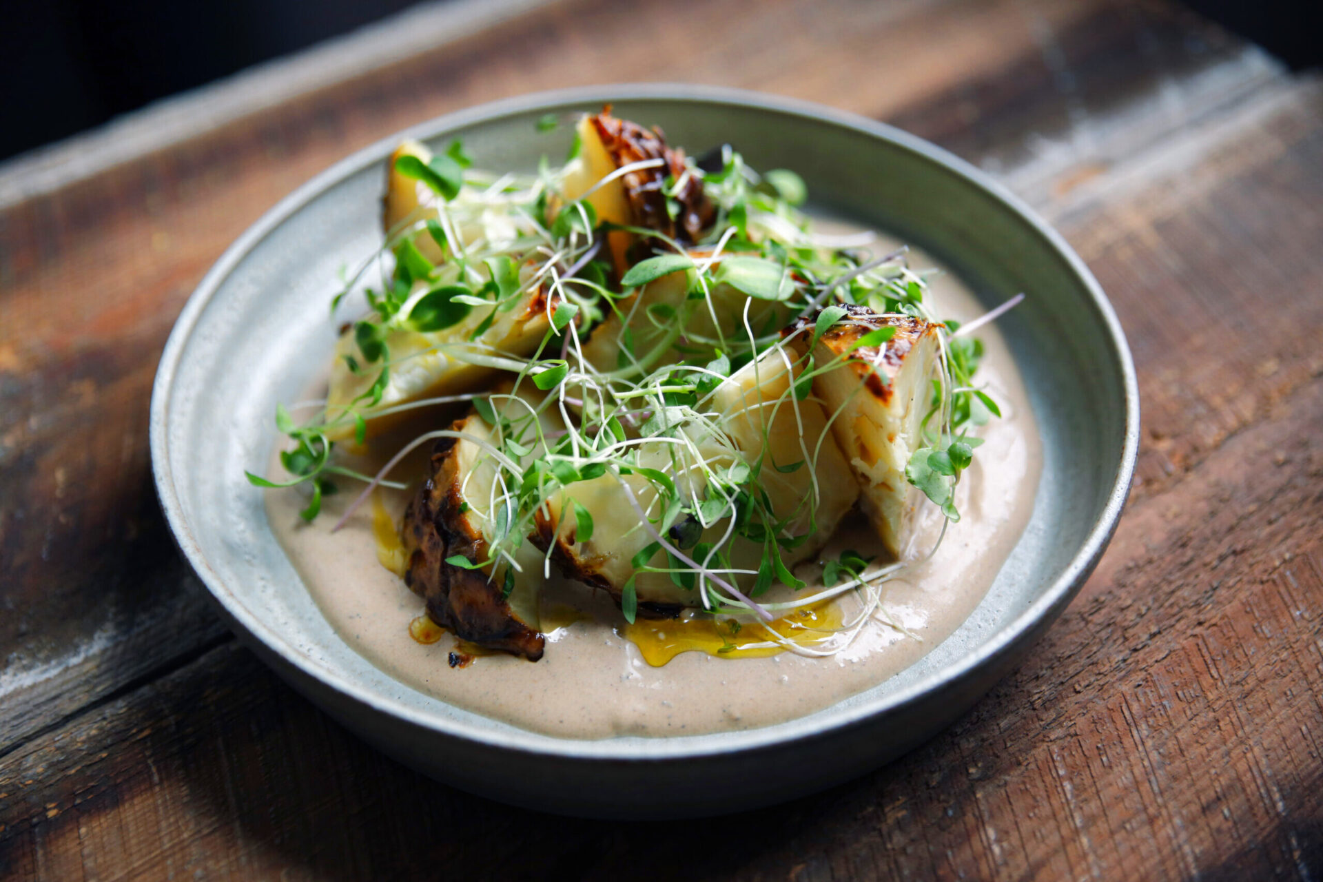 Céleri-rave rôti, sauce umami - Caribou